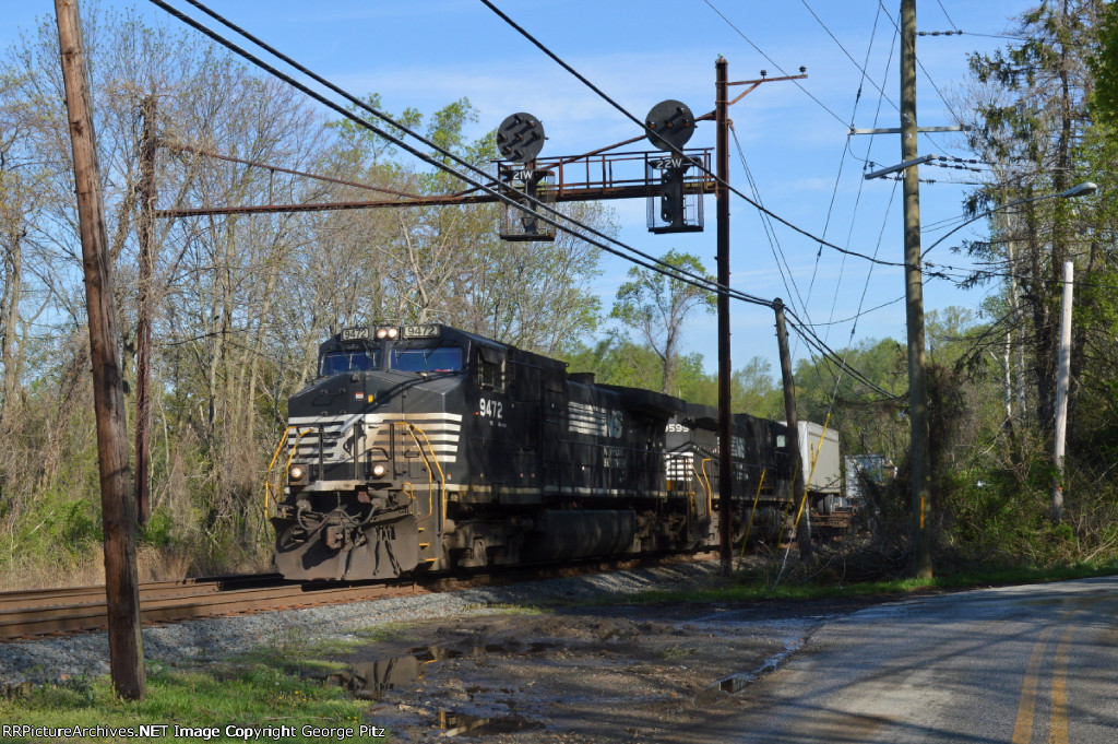 NS 9472 and train 24M